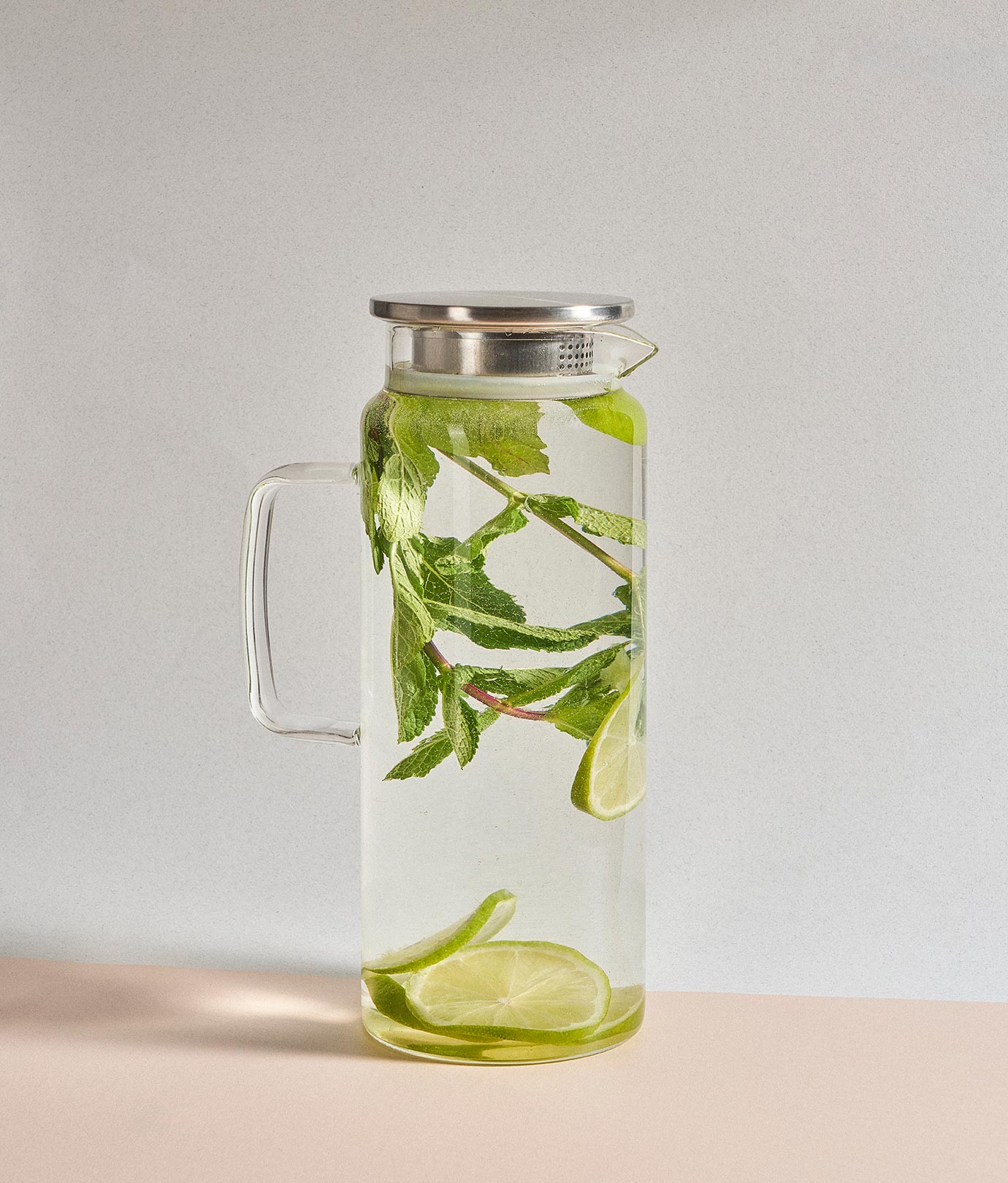 Carafe din sticlă cu capac inox